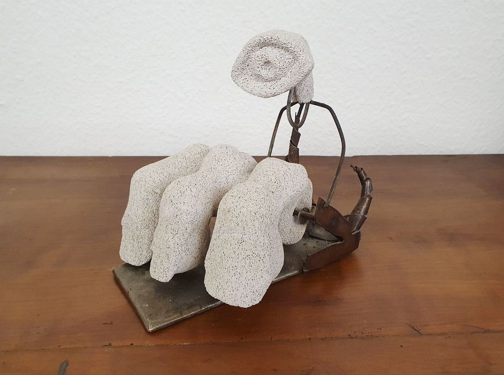 Interessante Skulptur "Auge & Hand" – unleserlich signiert | Kaufen auf Ricardo