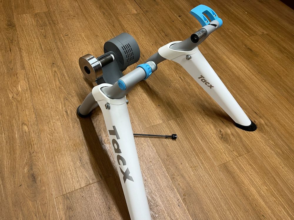 Tacx Flow Smart Rollentrainer / Heimtrainer | Kaufen auf Ricardo