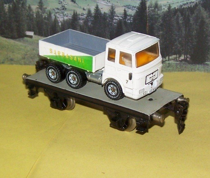 Märklin 0: Flachwagen mit SIKU MAN LKW Sarrasani Zirkus (Gebraucht) in ...