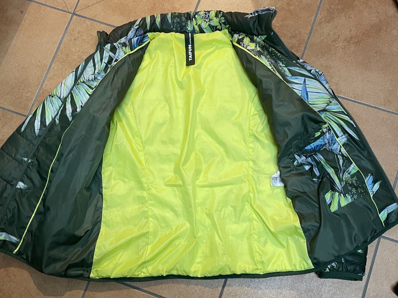 Daunenjacke, Gr. M, Marke Taifun (Gebraucht) in Baldegg für CHF 16 ...