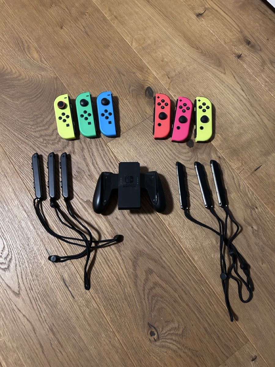 Nintendo Switch Joy-Cons + Zubehör - gebraucht (Gebraucht) in ...
