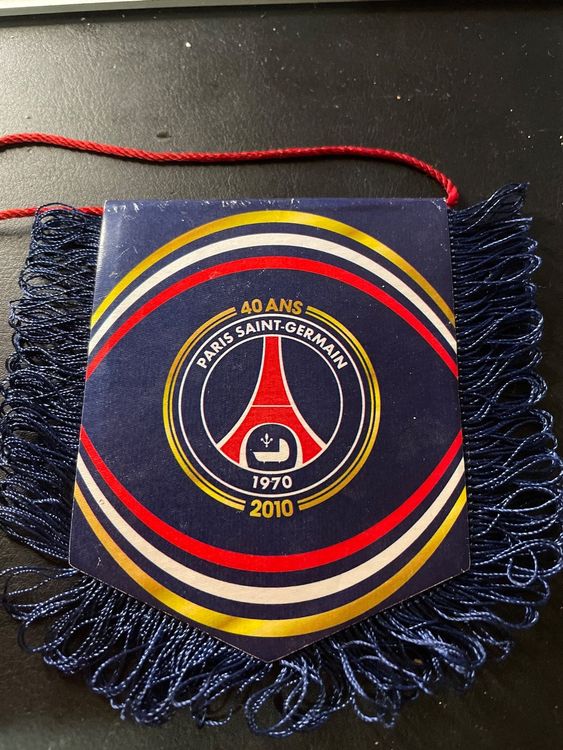 Fanion du PSG Paris-Qatar (Gebraucht) in Lausanne für CHF 10 – mit ...