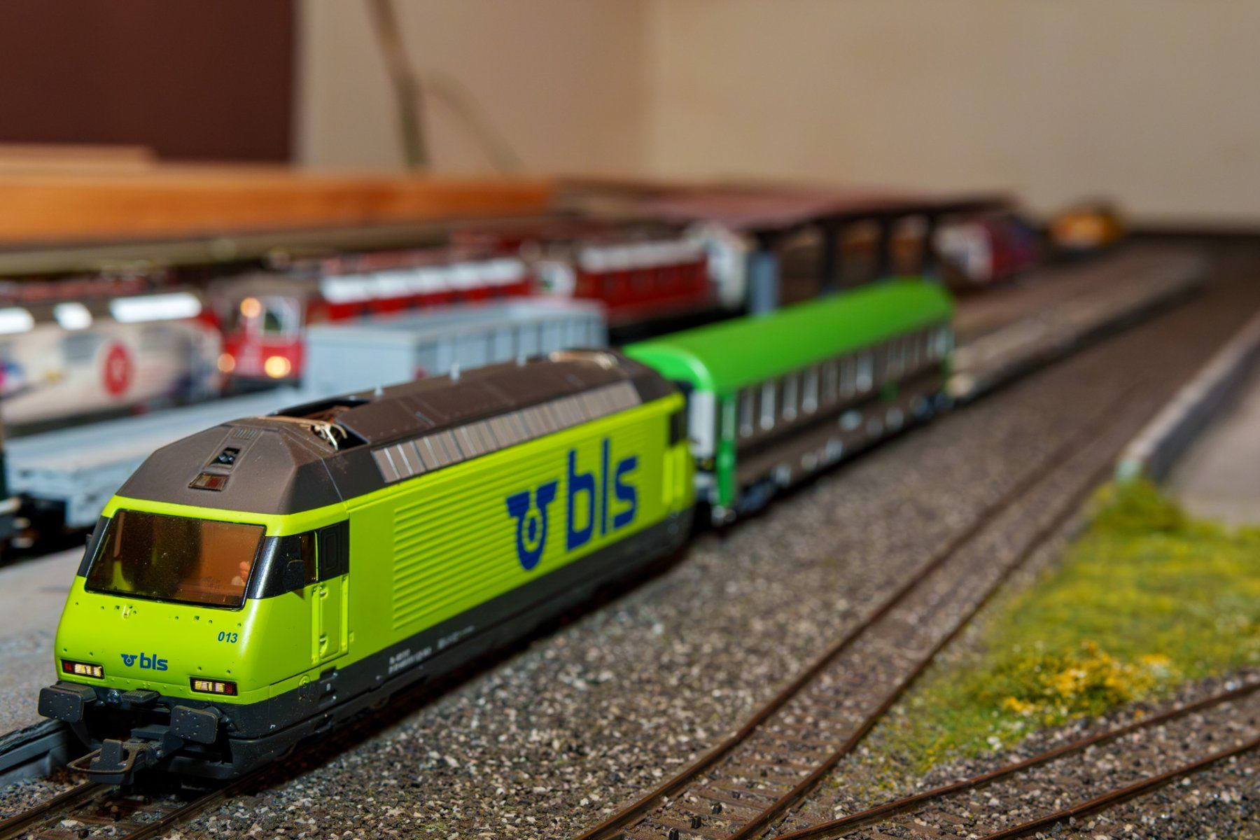 TOP - Roco Re465 BLS + Märklin RoLa RAlpin + 2x 47409 OVP (Neu (gemäss ...
