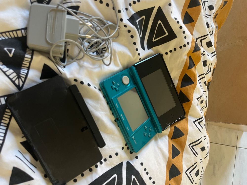 Nintendo 3DS blue (Gebraucht) in Milvignes für CHF 54 – mit Lieferung ...