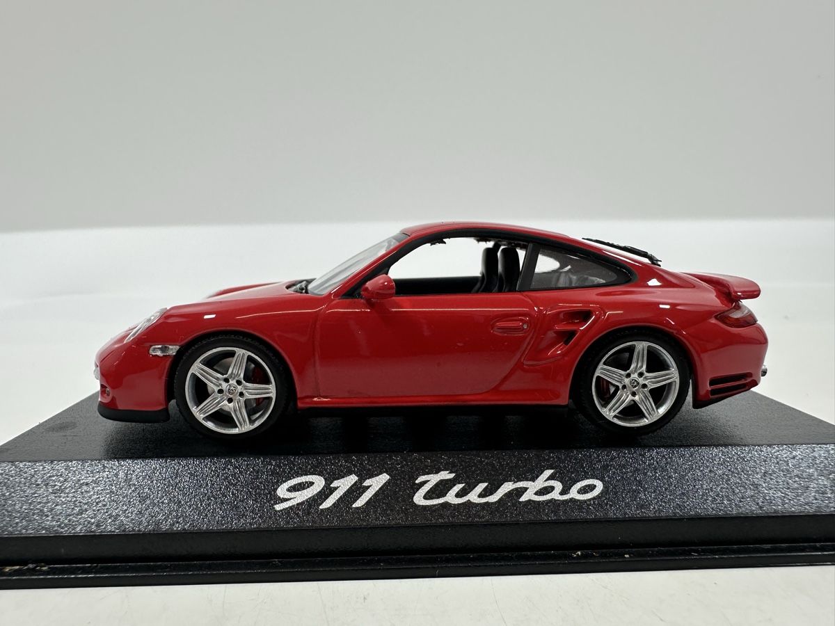 Porsche 911 (997) Turbo 1:43, rot, inkl.Acrylbox, MINICHAMPS (Neu ...