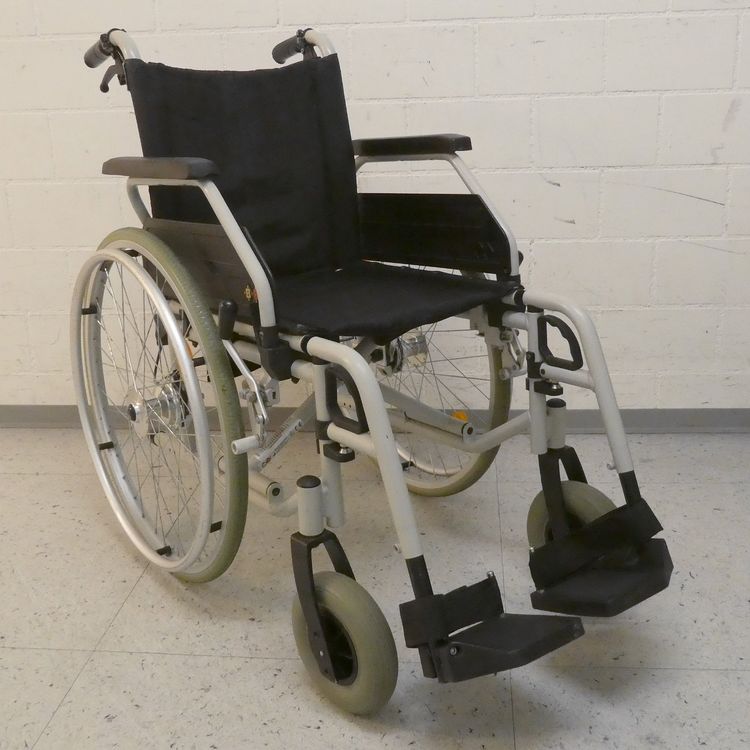 Rollstuhl B&B, SB 41 cm, Zusatzbremsen, nur CHF 199 | Kaufen auf Ricardo