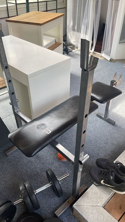 Hantelbank inkl Kurz, Lang und Curlhantel + Gewichte (Gebraucht) in ...
