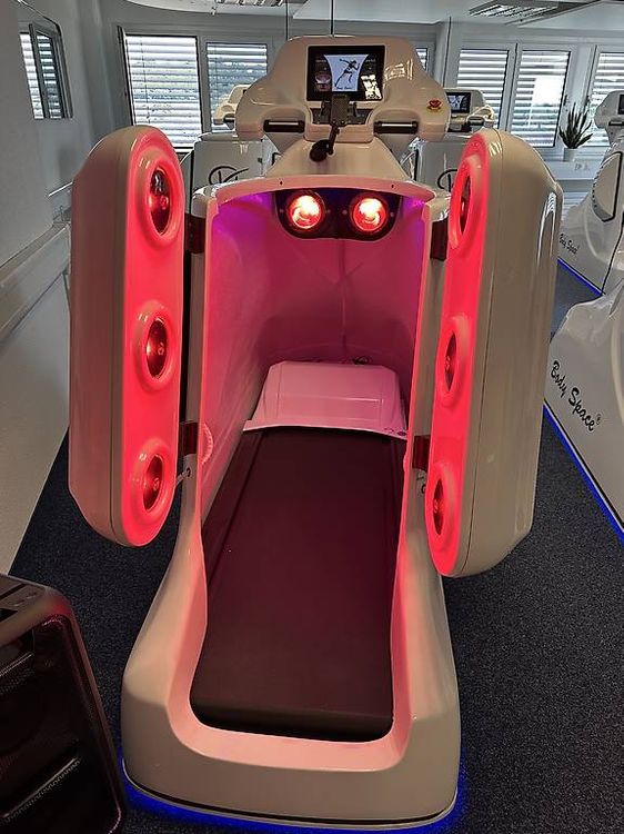 Laufband INFRAPOWER BODYSPACE Nummer 2 (Gebraucht) in Bachenbülach für ...