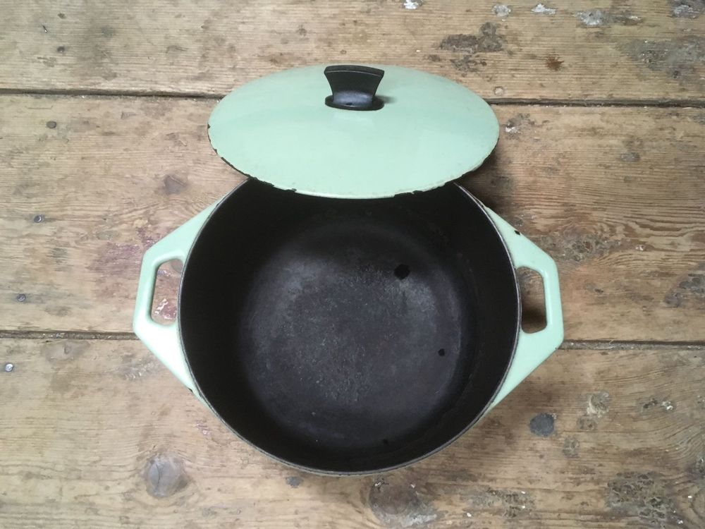 VON ROLL GUSSEISEN TOPF PFANNE EMAIL (Gebraucht) in für CHF 38 – mit ...