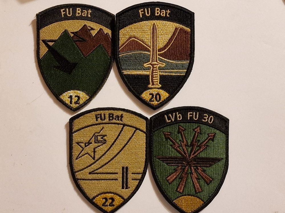 4 Abzeichen FU BAT STAB GOLD KLETT (Gebraucht) in Nyon für CHF 19 – mit ...