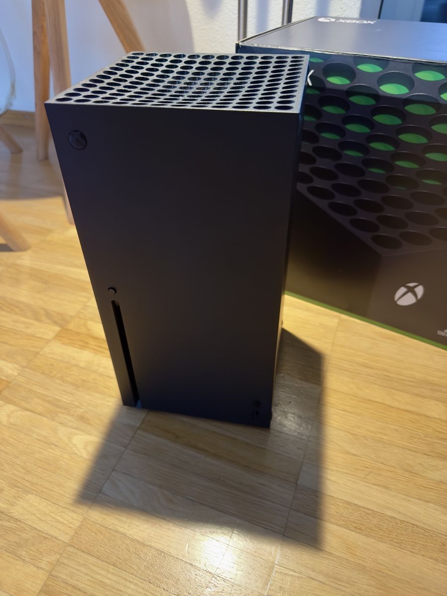 Xbox Series X - Inkl. 2 Controller und Ladestation! (Gebraucht) in St ...