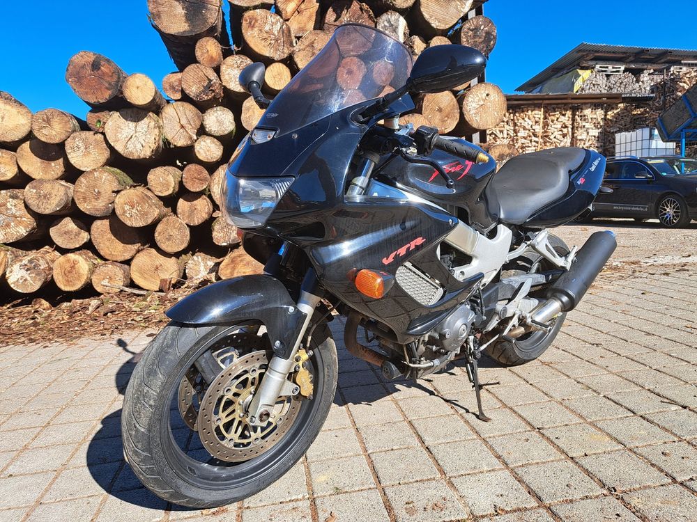 Honda VTR 1000F Firestorm Motorrad Lieferung möglich (Gebraucht) in ...