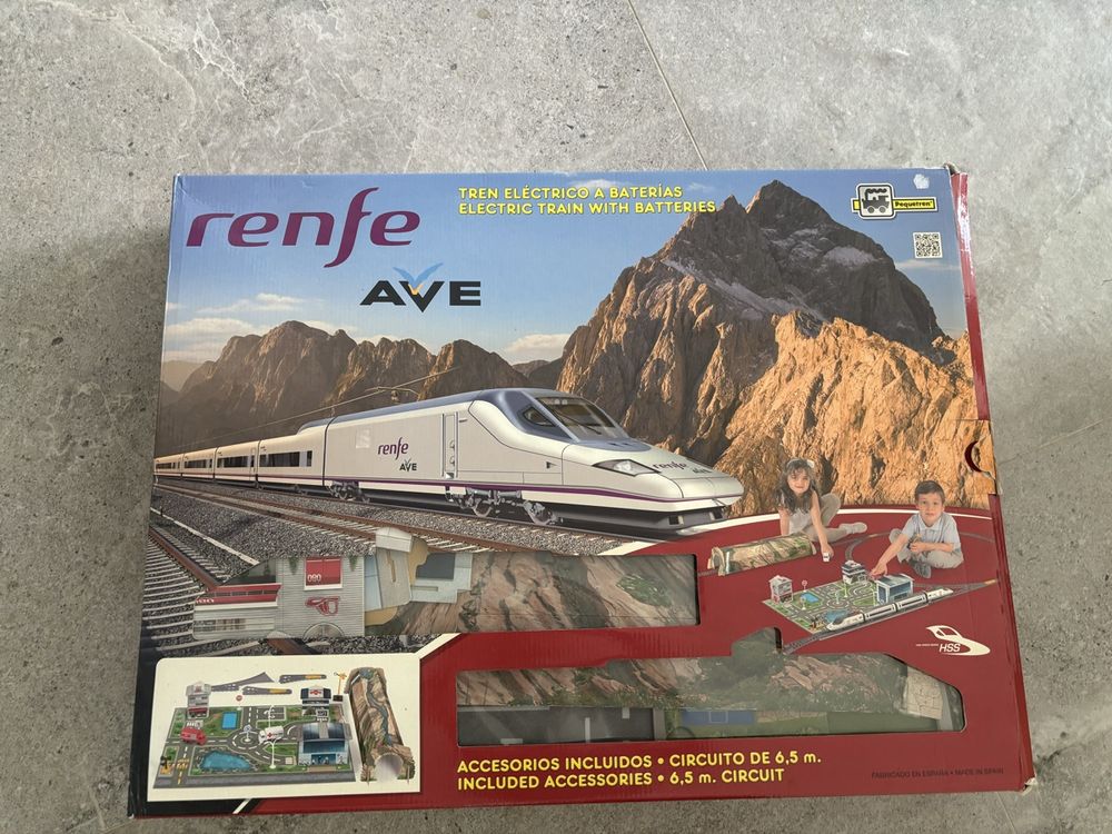 Renfe AVE Electric Train Set with Accessories & 6.5m Track | Kaufen auf ...