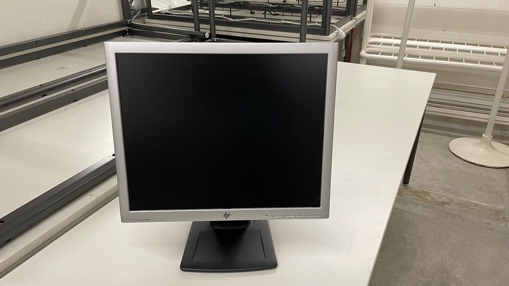 Posten 60 Stück Bildschirme Monitore HP und Belinea | Kaufen auf Ricardo