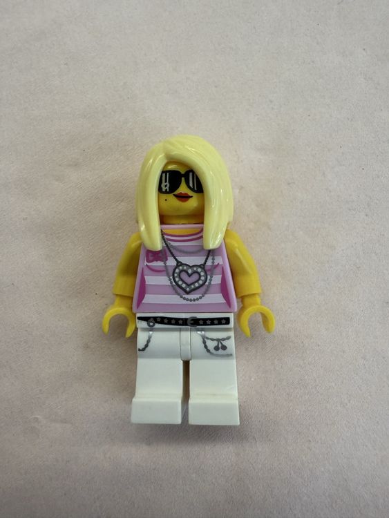 1 Lego Figur - Sommermädchen mit Sonnenbrille (Gebraucht) in ...