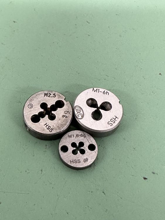 Schneideisen, Threading Dies M1, M1.6 M2.5. (Gebraucht) in Aarberg für CHF 8 – mit Lieferung auf ...