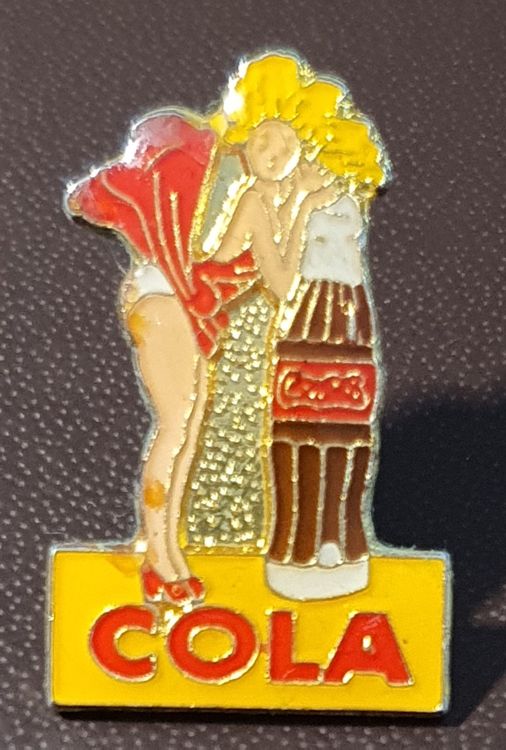T595 - Pin Coca Cola mit Pin Up Girl | Acheter sur Ricardo