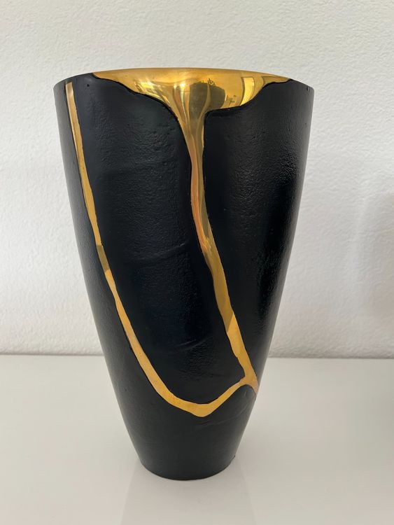 Vase von Lambert, schwarz mit gold | Kaufen auf Ricardo