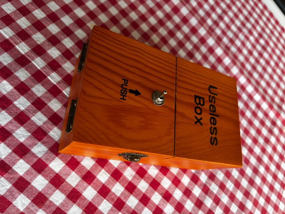 Useless Box - Die Sinnlose Maschine aus Holz, Top Zustand! | Kaufen auf ...