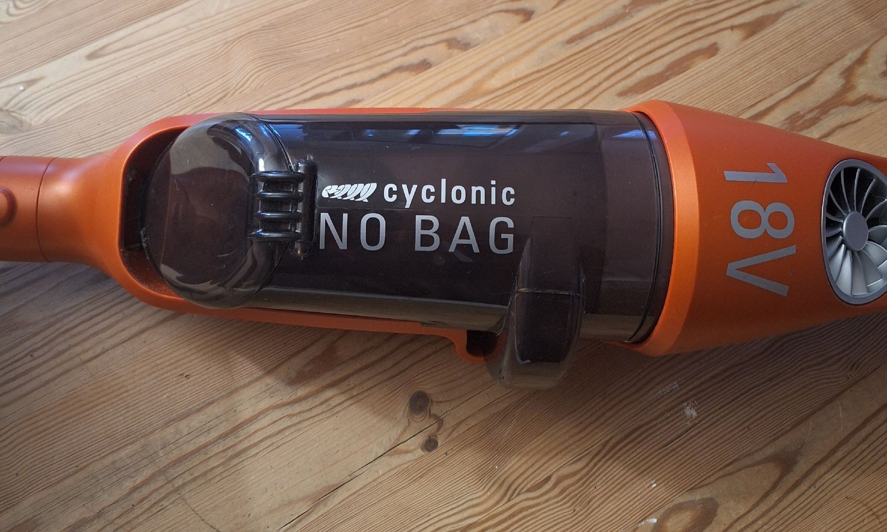 Rowenta Akku Staubsauger Air Force 18V - Top Zustand! (Gebraucht) in ...