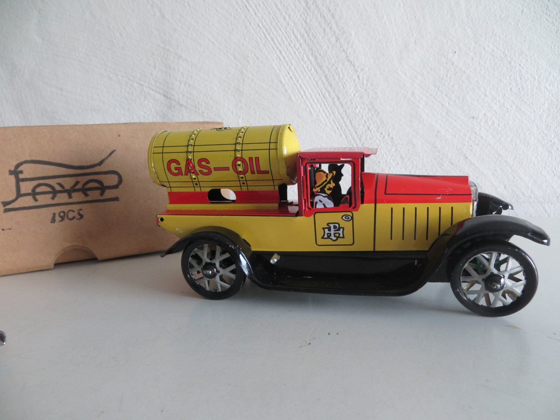 Paya 1:43: Tanklastwagen GAS-OIL, Uhrwerk, mit OVP (Gebraucht) in St ...