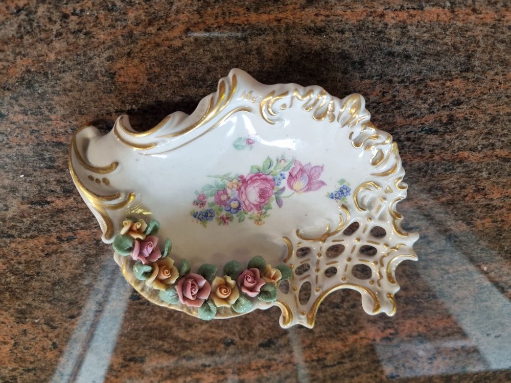 Antike Porzellan Schale Muschelform Rosendekor Handarbeit... (Gebraucht) in Trachslau für CHF 22 ...