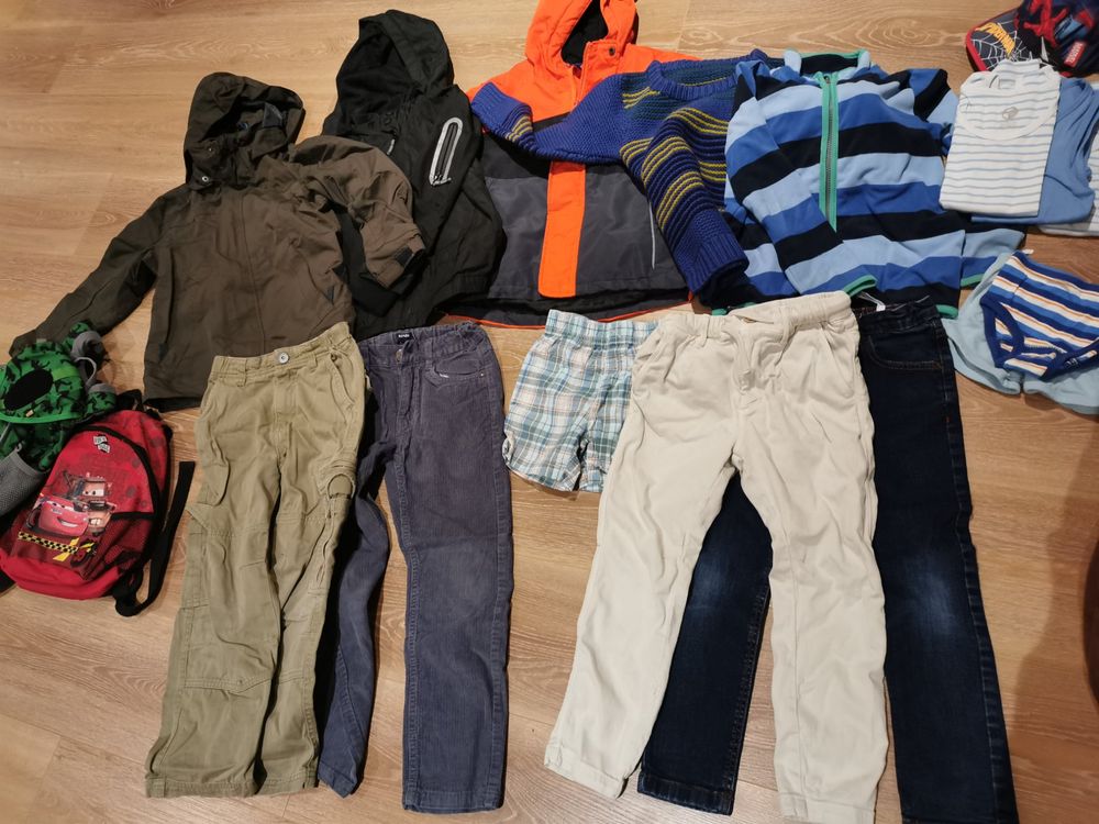 Kleiderpaket -3 Jacken, 4 Hosen, Faserpelz, Kostüm, Rucksack (Gebraucht ...