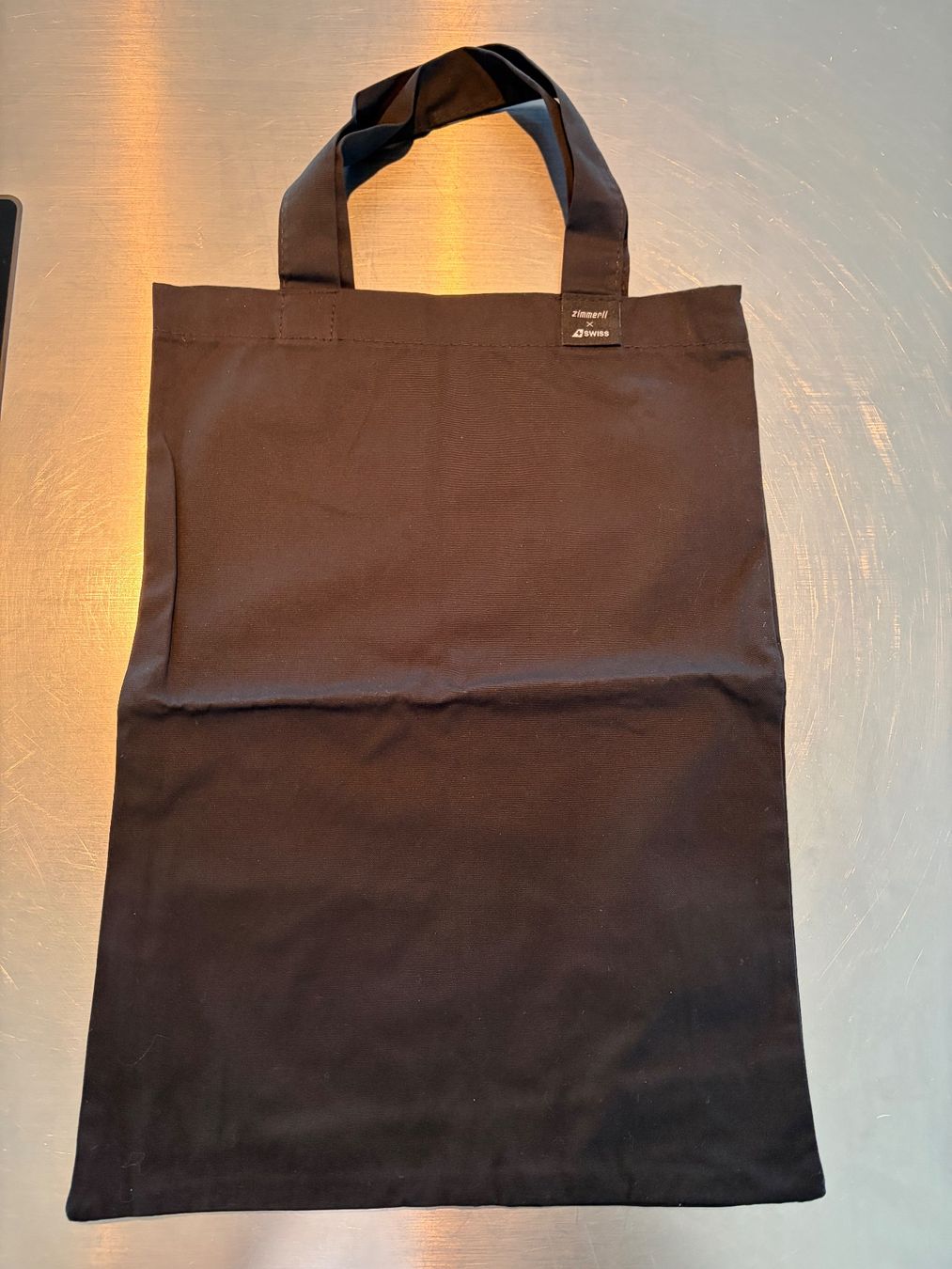 Swiss First Class Amenity Kit + Zimmerli Pyjama - Neu (Neu und ...