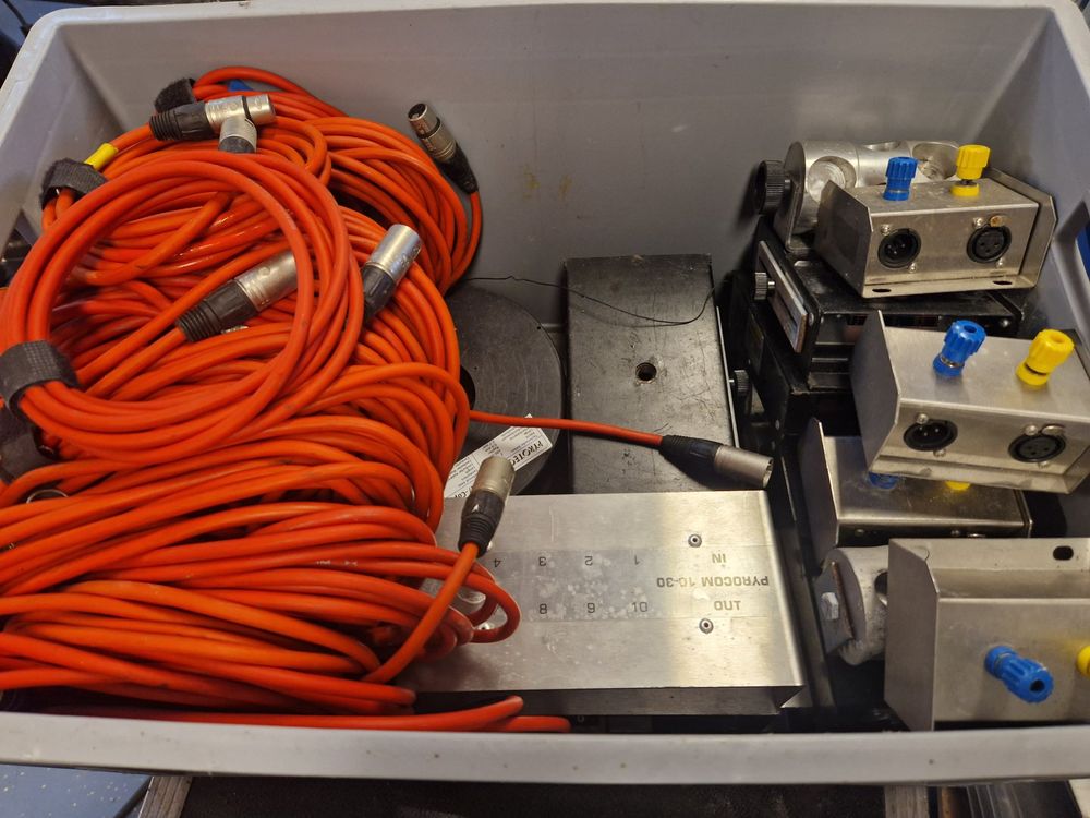 Pyro-Material (Pyrocom 10-30, Flammensäulen etc.) | Kaufen auf Ricardo