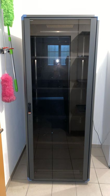Grosser Serverschrank/ Netzwerkschrank mit Glastür (Gebraucht) in ...