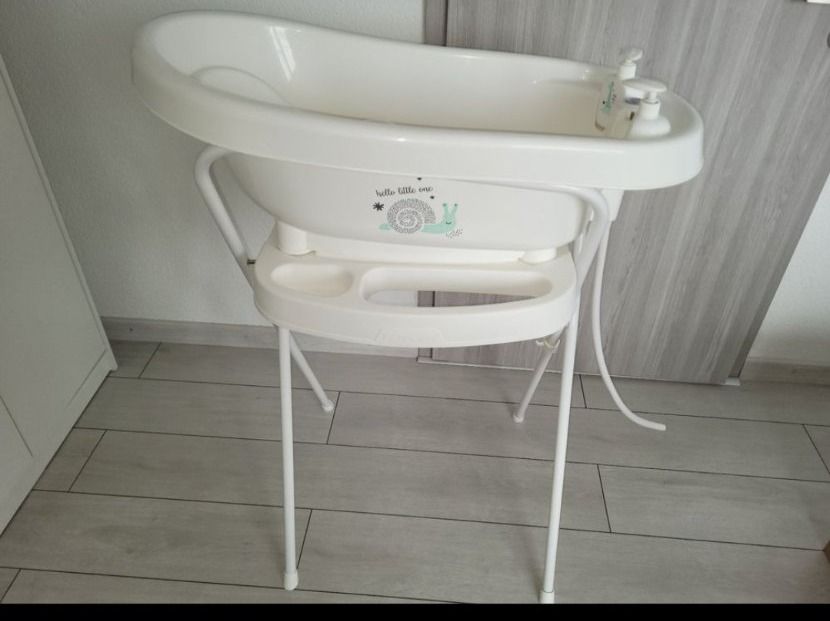 Baby Badewanne mit Ständer - Bebejou (Gebraucht) in für CHF 15 – nur ...