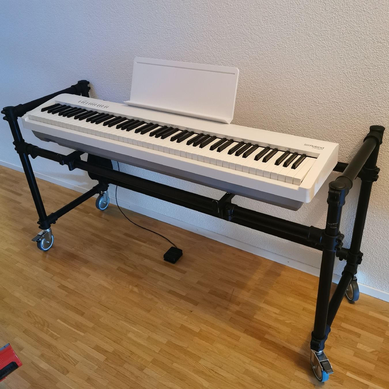 E Piano Stander Holz
