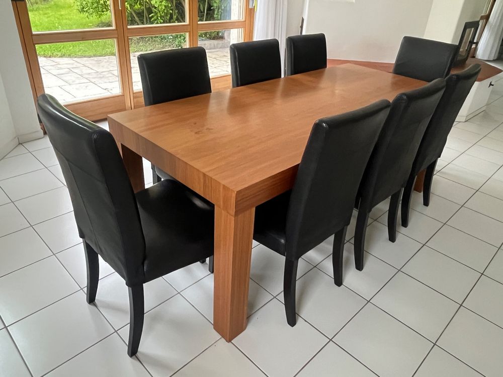 Langer Esstisch aus Holz mit Platz für 8 Personen | Kaufen auf Ricardo