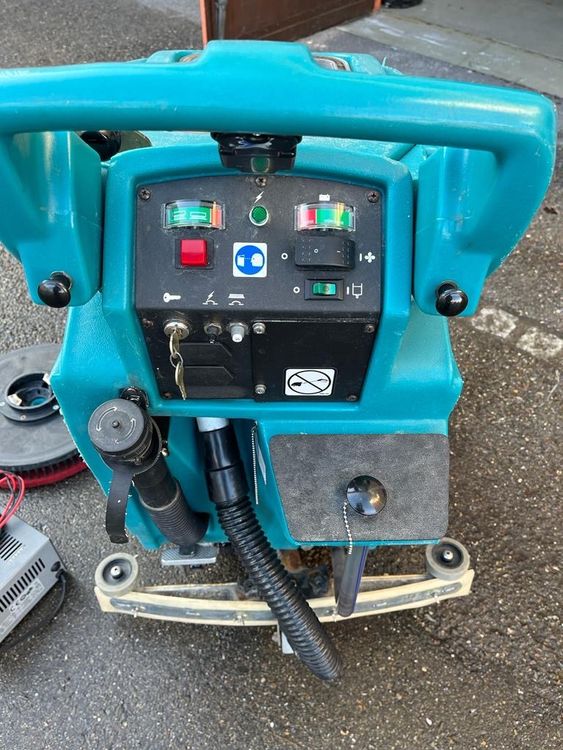 Scheuersaugmaschine Tennant 5100, ähnlich wie eine Wetrokmas (Defekt ...