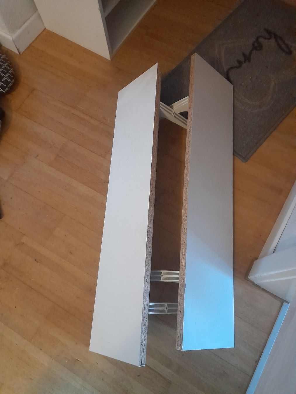 2 weisse einzelne Regale (Gebraucht) in Olten für CHF 5 – nur Abholung ...
