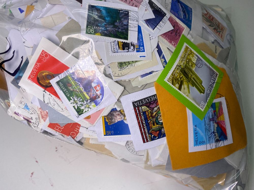 Lot E 1kg Briefmarken Schweiz auf Papier (Gebraucht) in Lützelflüh-Goldbach für CHF 14 – mit ...
