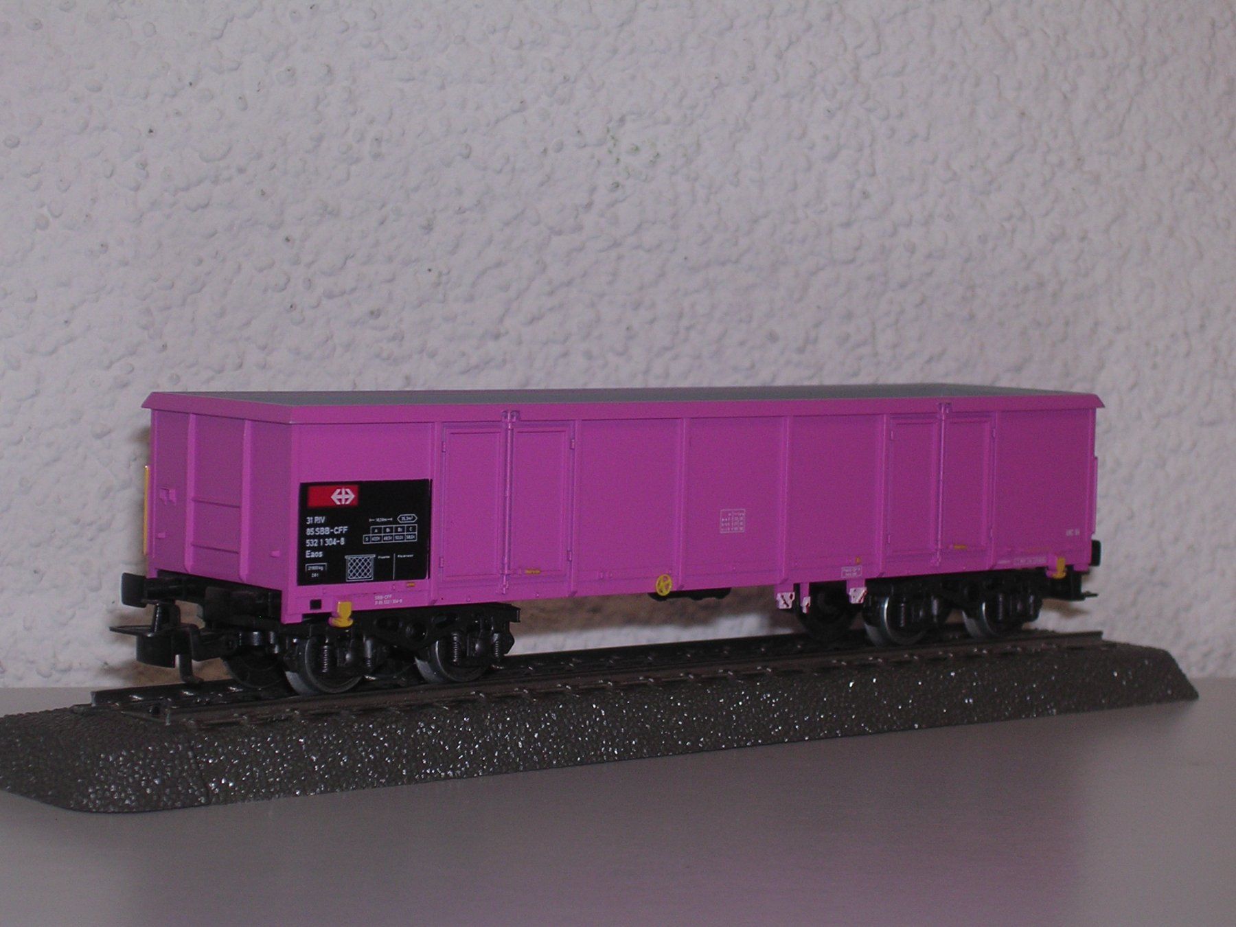 Märklin 4718 SBB Hochbordwagen Eaos pink, in H0 (Gebraucht) in Beringen für CHF 27 – mit ...
