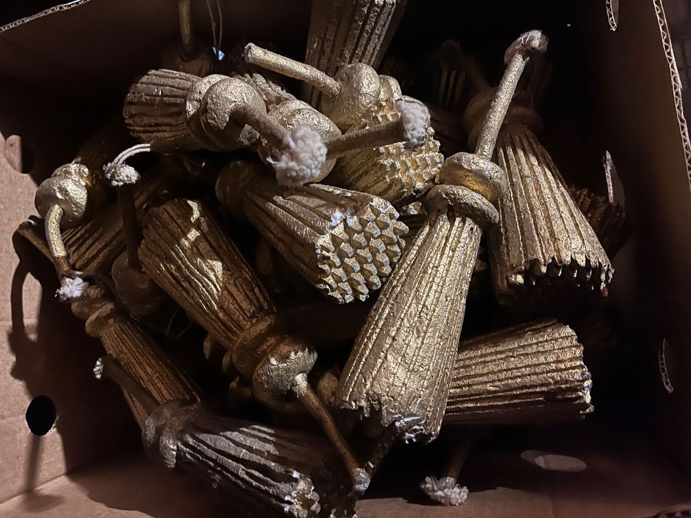 Rarität Goldene Styrophor Quasten Theaterdekoration (Gebraucht) in ...