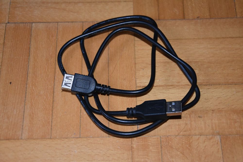 Câble USB E210567 AWM 2725 VW-1 30V (Gebraucht) in Belmont-sur-Yverdon ...