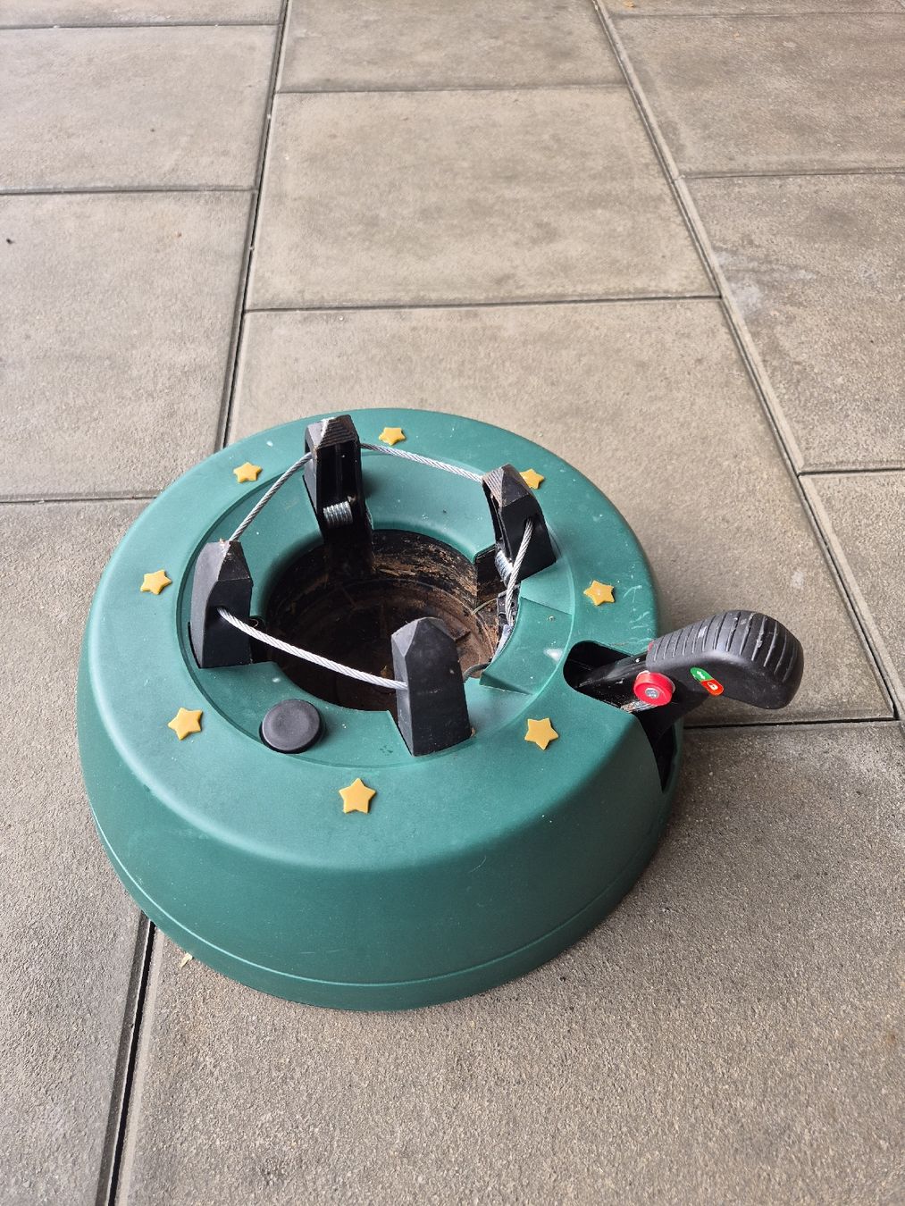 Green Christmas Tree Stand with Star Design - Used! (Gebraucht) in ...