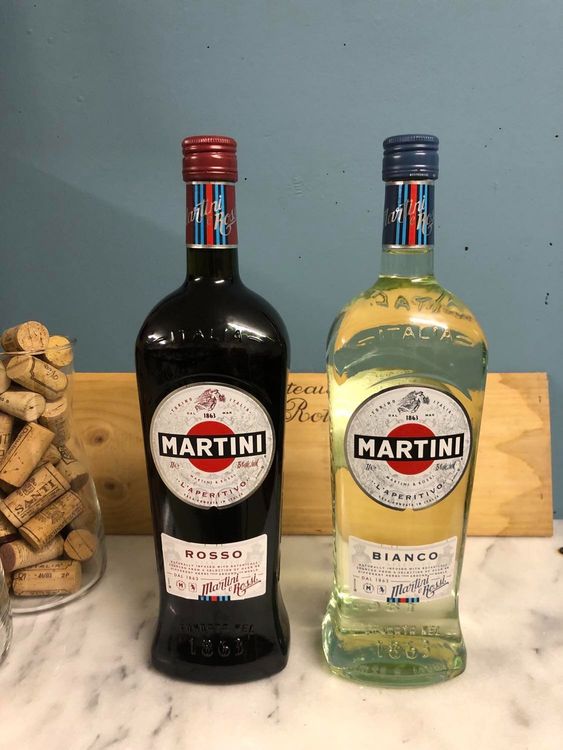 2 FLASCHEN MARTINI ROT/WEISS JEWEILS 1 LITER / 15%Vol. | Kaufen auf Ricardo