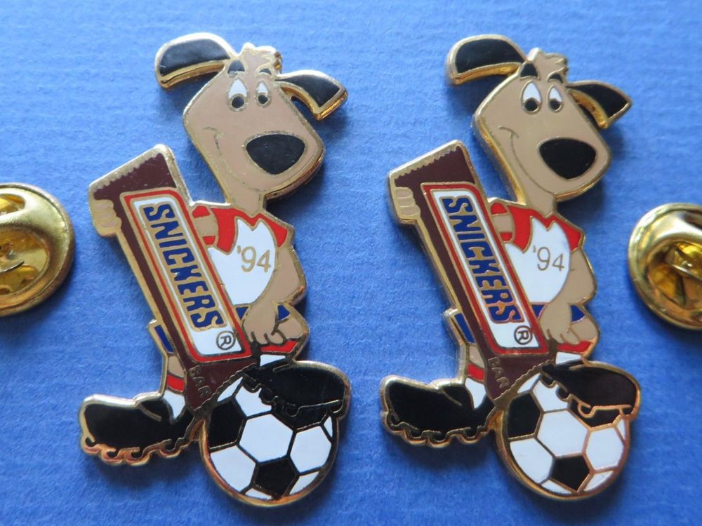 2 PINS,FUSSBALL WM USA 94,WORLD CUP, SNICKERS SPONSOR (D'occasion) à ...