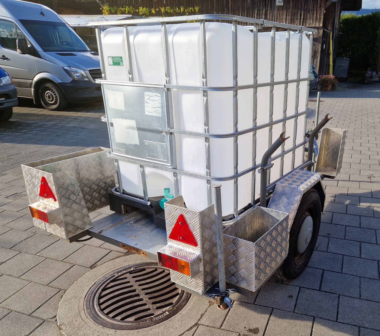 Anhänger mit Wassertank IBC (Gebraucht) in Gampelen für CHF 350 – nur ...