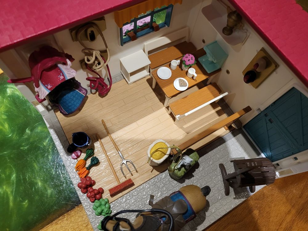 Schleich Sattelkammer (Gebraucht) in Fahrwangen für CHF 35 – mit ...