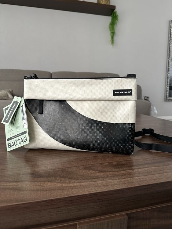 SAC FREITAG LOU (Neu und originalverpackt) in Senarclens für CHF 80 ...