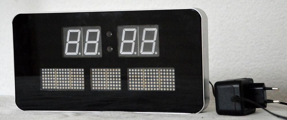 DBTECH 22" LED Digitaluhr mit Datum / Horloge avec date | Kaufen auf ...