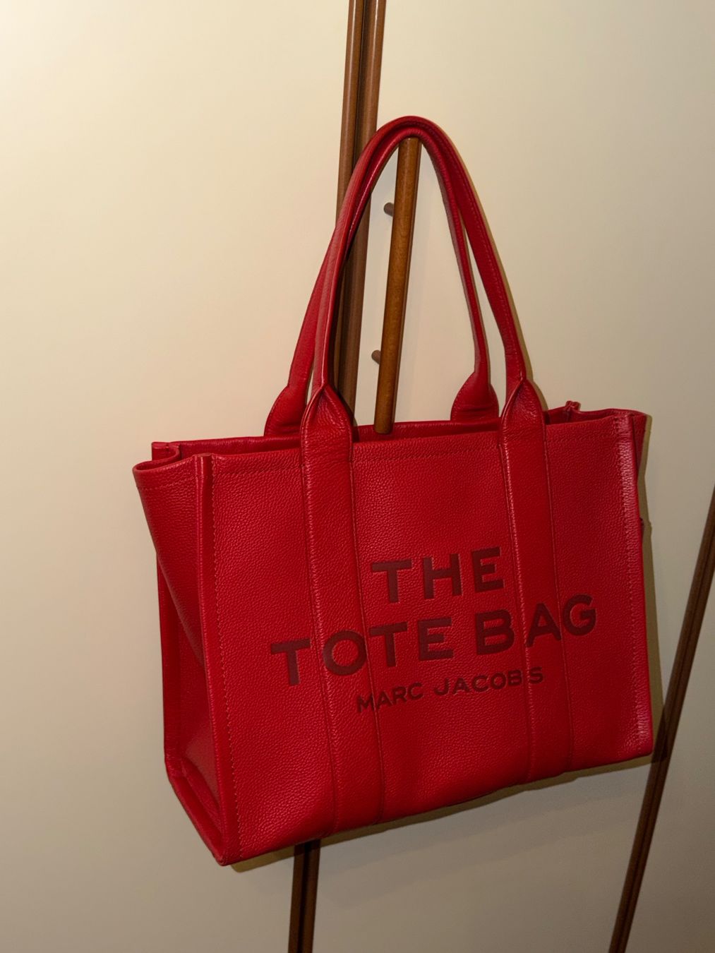 Wie neue Marc Jacobs The Tote Bag Large rot Leder (Gebraucht) in Basel ...