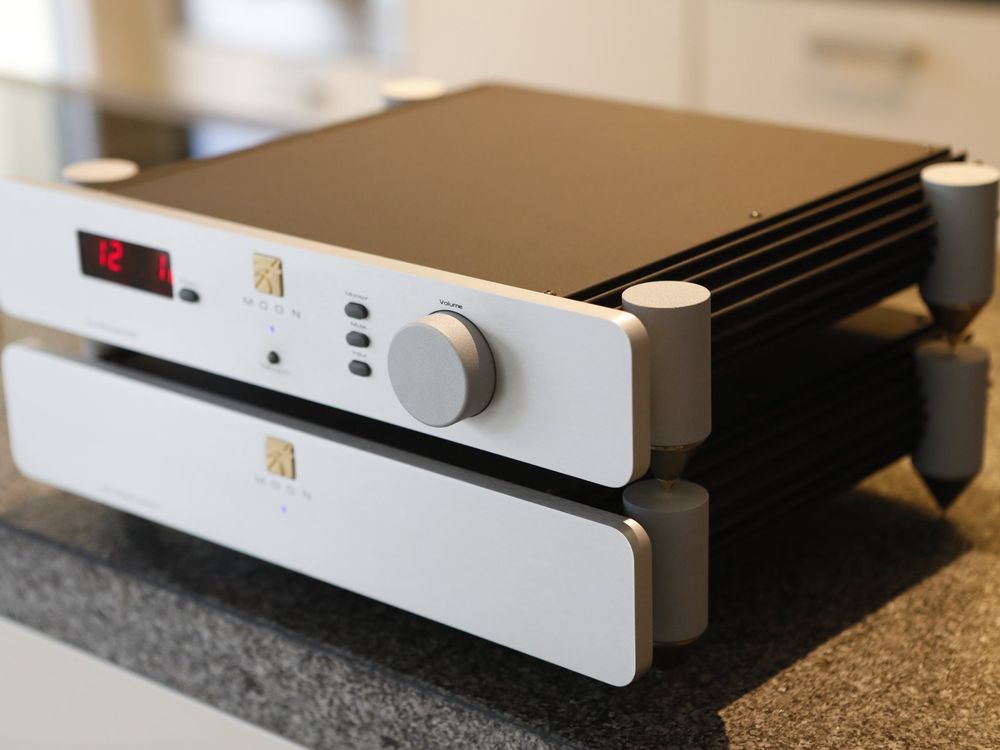 Simaudio MOON P-5 Dual-Mono Preamplifier | Kaufen auf Ricardo