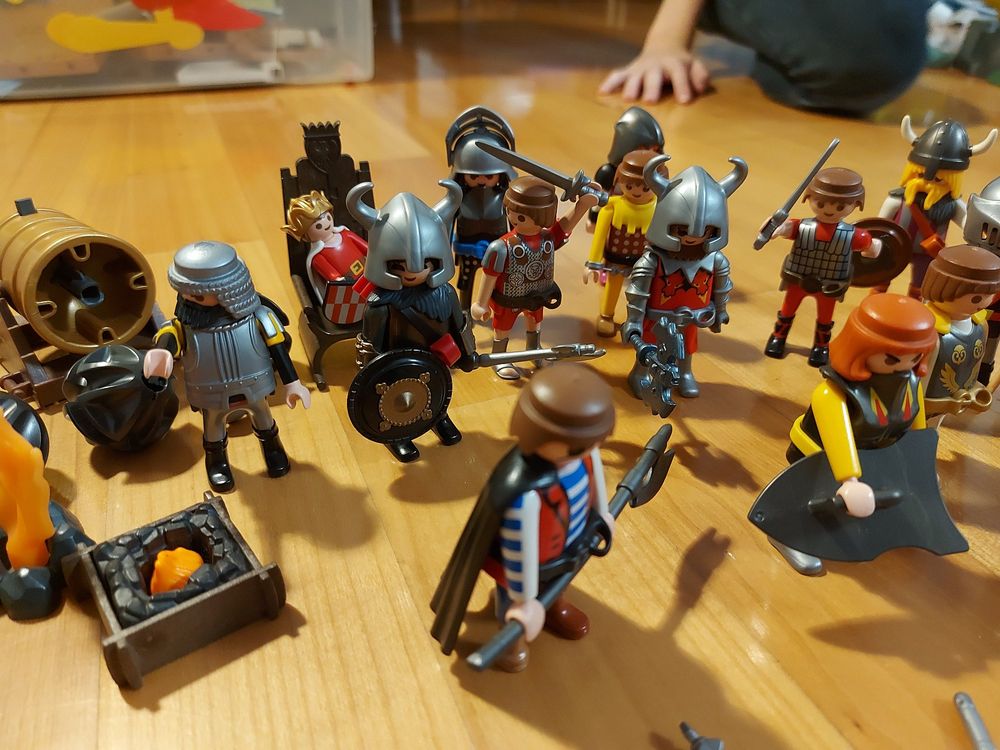 Diverse Playmobil Ritter und Kanonen mit Gefängnis (Gebraucht) in Brüttisellen für CHF 15 – mit ...