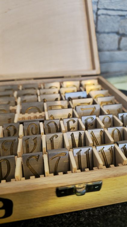 Schriftsatz Gravograph mit Monogramm Buchstaben | Kaufen auf Ricardo